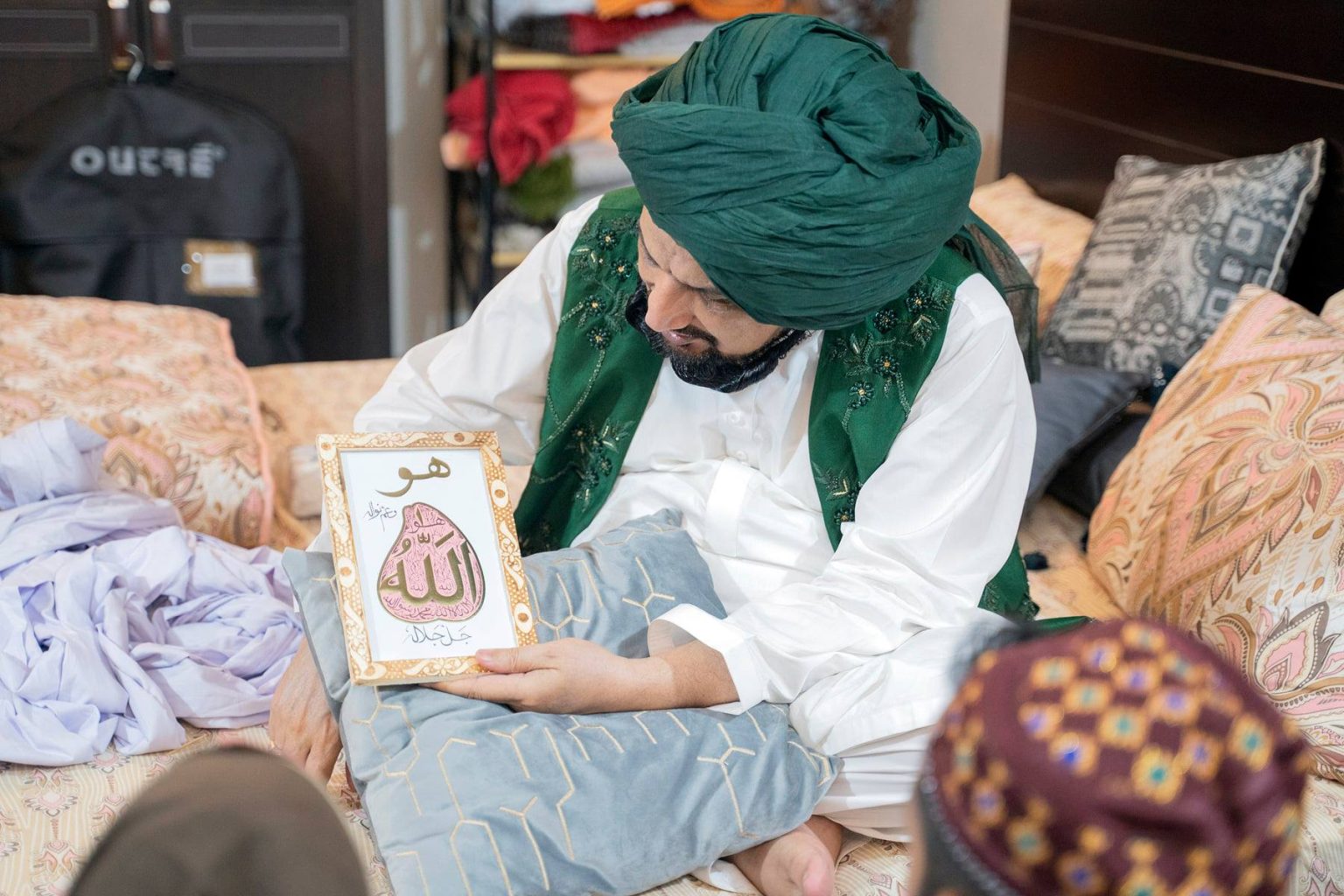 Guidance and Persuasion by a Fakir and a Scholar